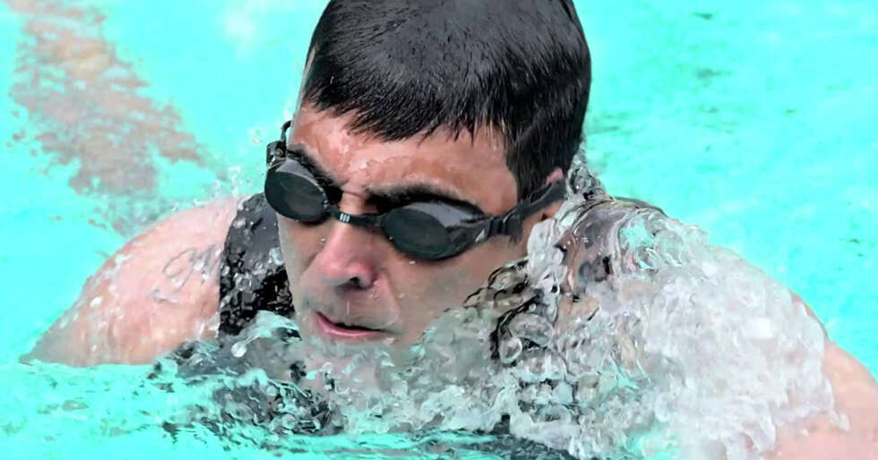 Akshay Kumar’s Sunday workout in the pool is super impressive ...