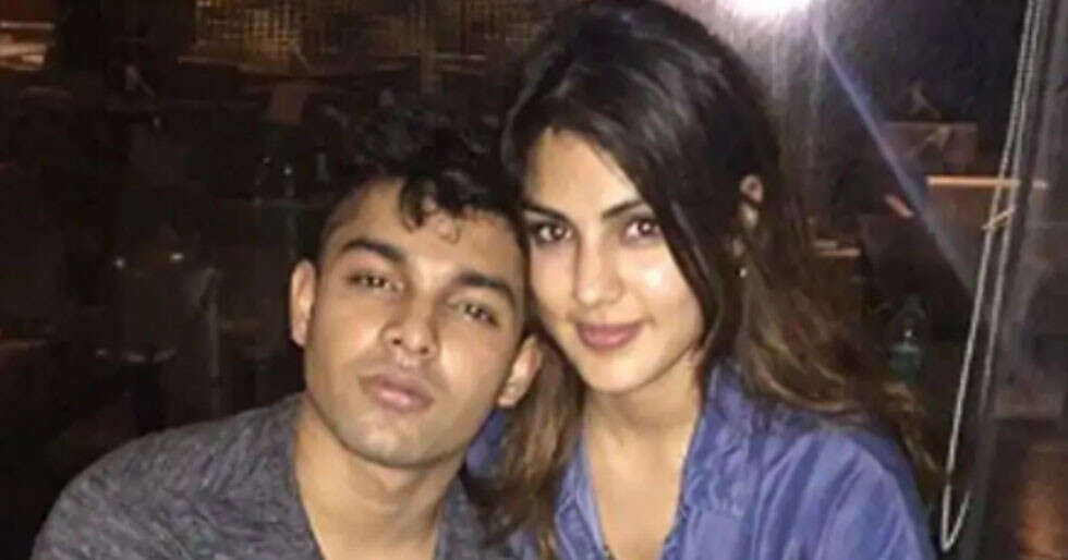CBI Team Interrogates Rhea Chakraborty’s Brother Showik Chakraborty ... CBI Team Interrogates Rhea Chakraborty’s Brother Showik Chakraborty ...