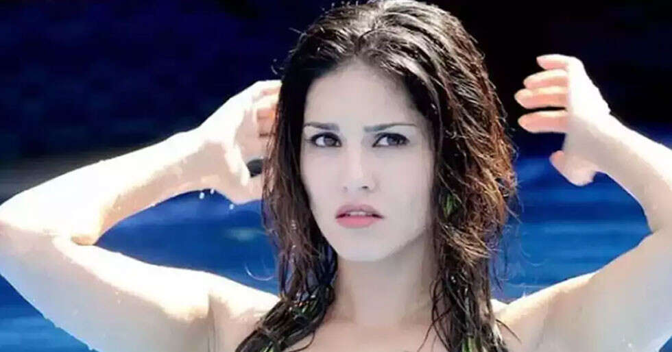 Sunny Leone’s Workout Video Goes Viral on Social Media | Filmfare.com