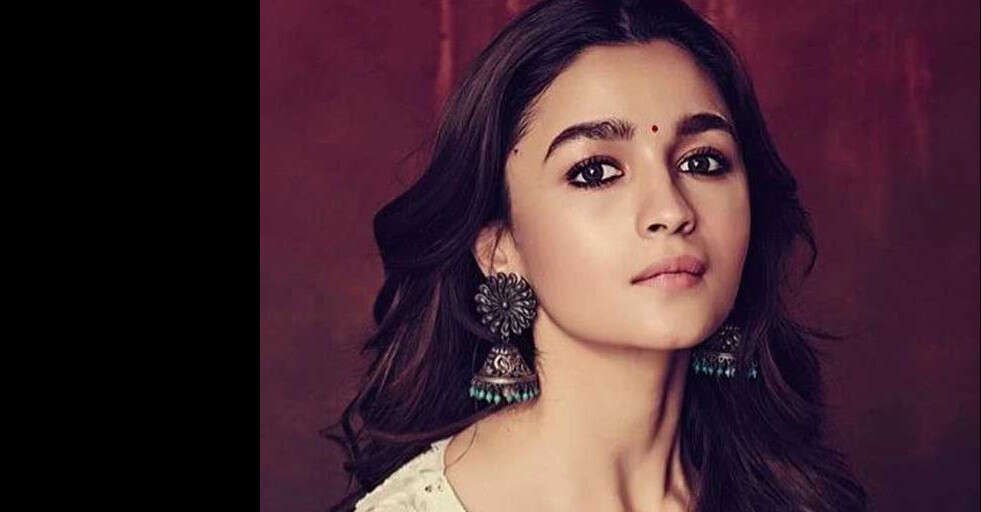 10 recent stunning ethnic outfits of Alia Bhatt | Filmfare.com