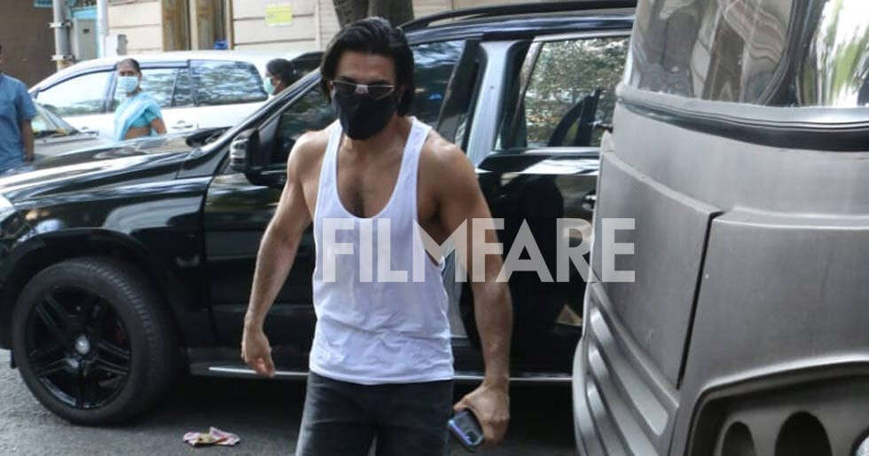 Photos: Ranveer Singh flaunts his beefed up look yet again | Filmfare.com