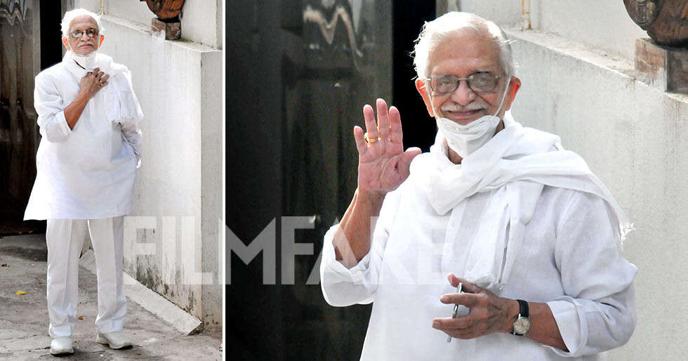 Photos: Gulzar greets the paparazzi with a smile | Filmfare.com