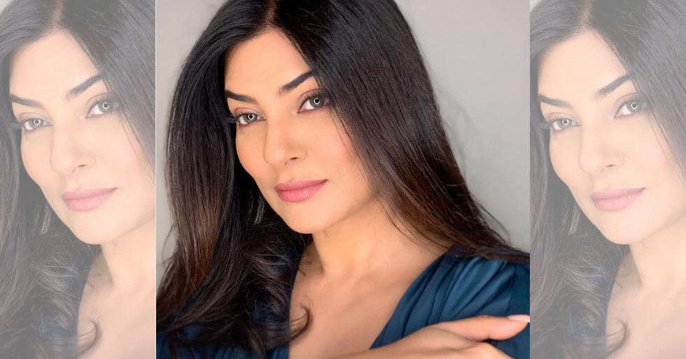 Sushmita Sen receives a pleasant surprise from a well wisher | Filmfare.com