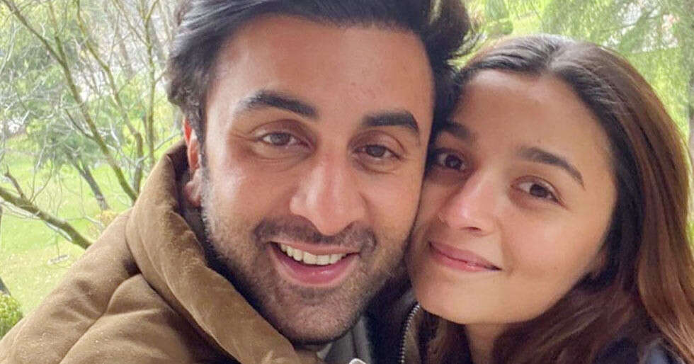Soni Razdan shares new pictures of to-be parents Ranbir Kapoor and Alia ...