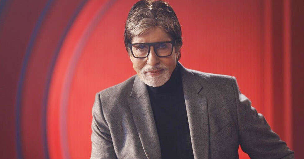 Amitabh Bachchan interacts with old junior artists, shares photos from ...
