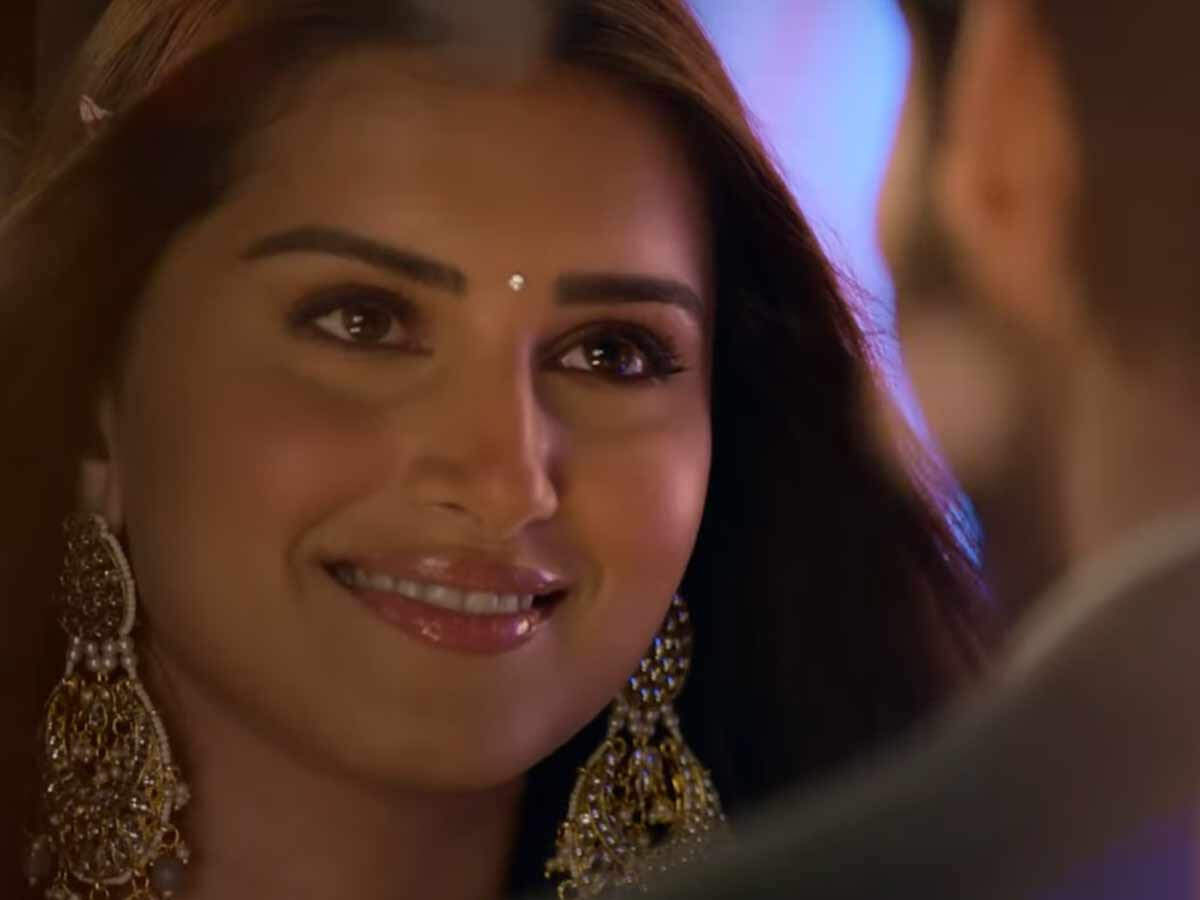 Apurva trailer: Tara Sutaria is kidnapped by a sinister Abhishek ... Apurva trailer: Tara Sutaria is kidnapped by a sinister Abhishek ...