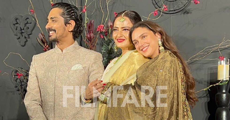 VIDEO: Siddharth touches Rekha's feet at Sonakshi Sinha's wedding reception | Filmfare.com