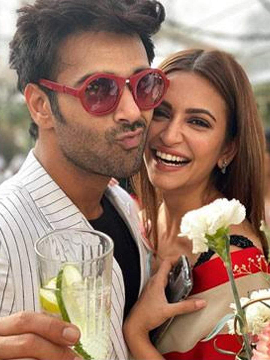 Heres A Look At Pulkit Samrat And Kriti Kharbandas Wedding Card That