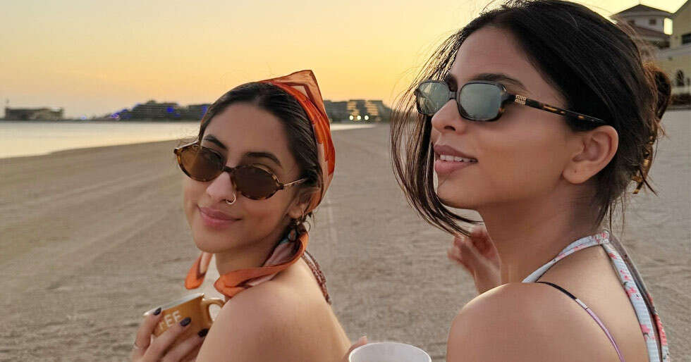 Suhana Khan Enjoys Dubai Sunset With Cousin Alia Chhiba | Filmfare.com