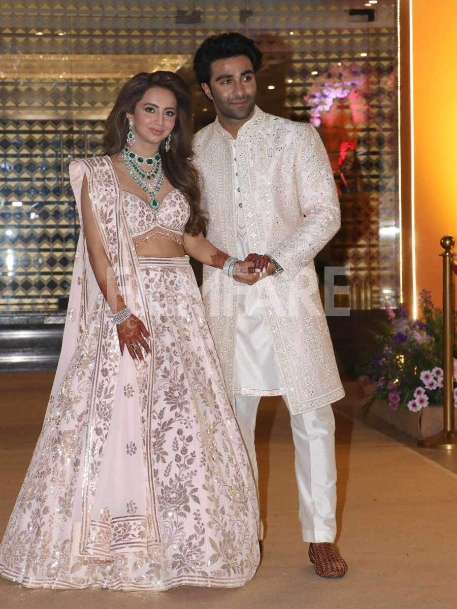 Watch: Alia-Ranbir, Kareena & Karisma Dance To Taare Gin Gin In VIRAL ...