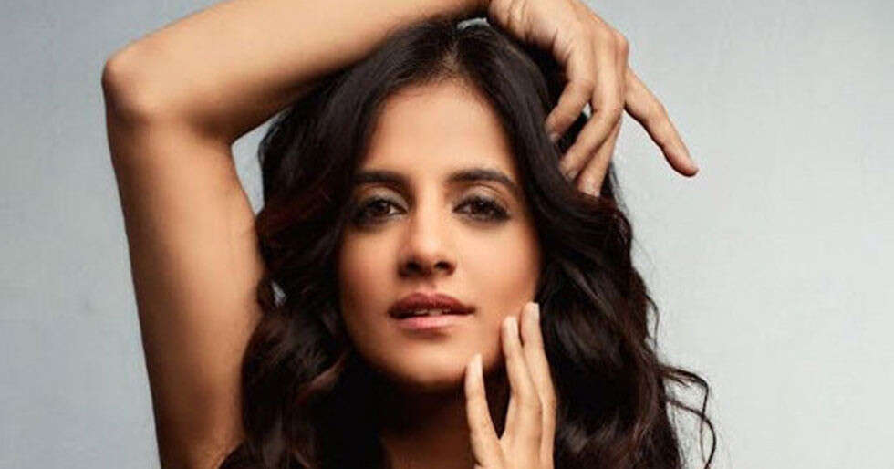 Jasleen Royal’s rehearsal video builds hype for Coldplay tour | Filmfare.com