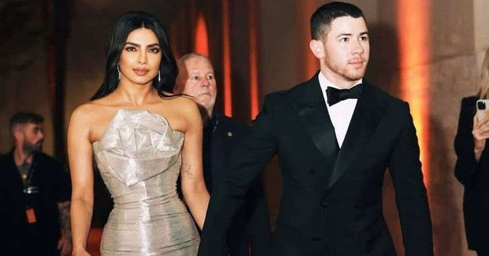 Nick Jonas Gives Wife Priyanka Chopra a Hug After Her Impromptu Dance ...