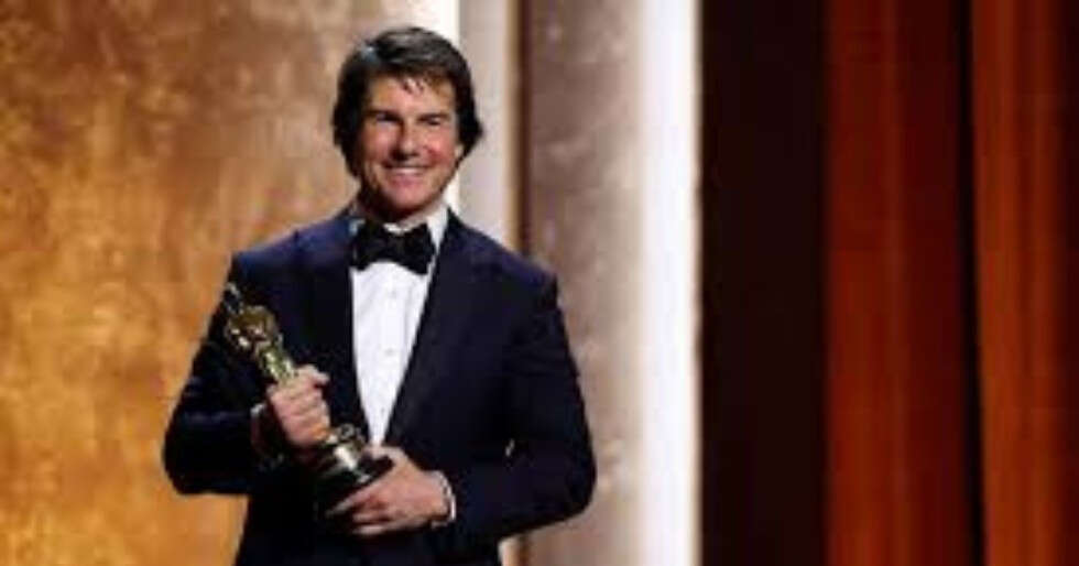 Tom Cruise Extends Heartfelt Thank You to Fans and Crew As He Accepts ...