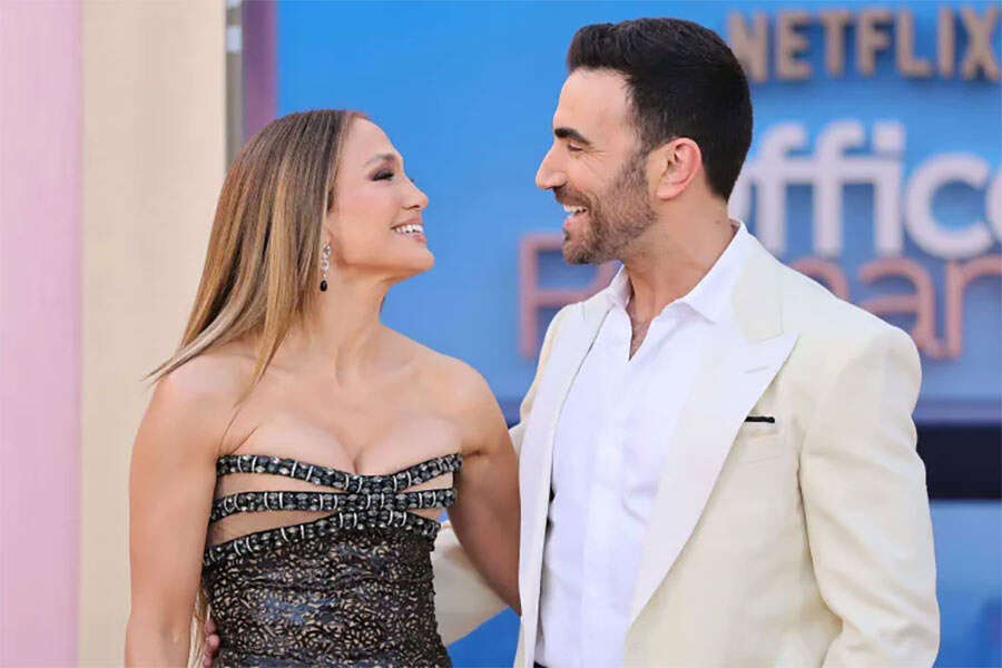 Jennifer Lopez Shuts Down Dating Rumours With Her Office Romance Co ...