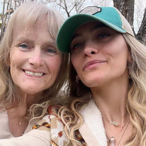 Paris Jackson Jokes About Being 'cloned' From Mom Debbie Rowe in Mother ...