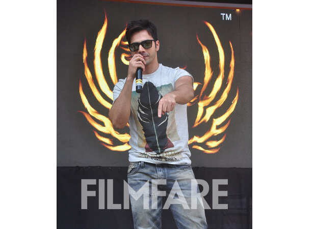 Varun Dhawan goes back to college | Filmfare.com Varun Dhawan goes back to college | Filmfare.com