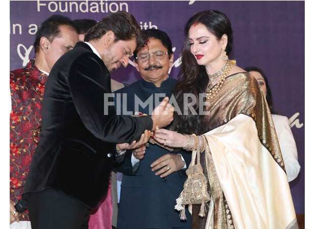 Shah Rukh Khan and Rekha at the Yash Chopra Memorial Award | Filmfare.com