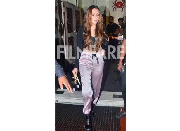 Ahan Shetty snapped on a dinner date with girlfriend Tania Shroff ...