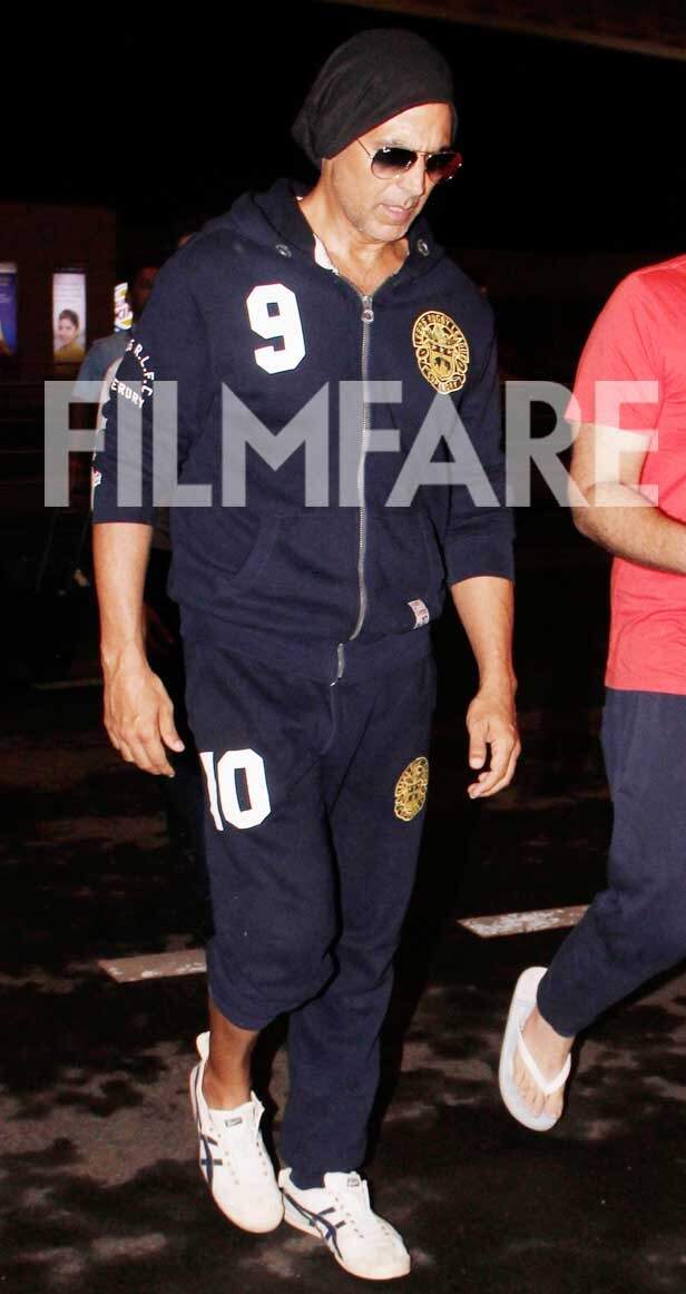 Akshay Kumar, Sushant Singh Rajput and Sonu Sood snapped at the airport ...