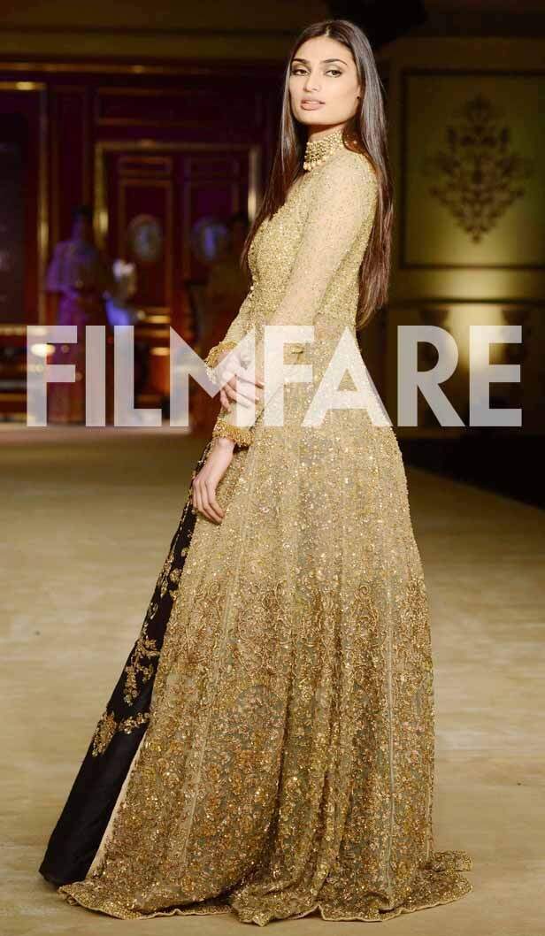 Athiya Shetty was a glam goddess as she walked at India Couture Week ...