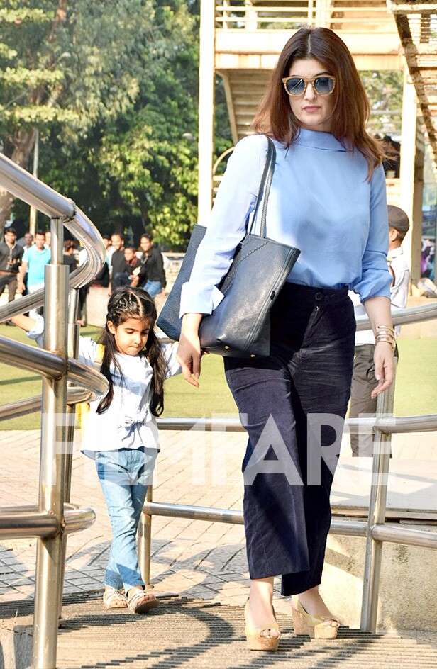 Pictures! Akshay Kumar – Twinkle Khanna’s movie date with baby Nitara ...