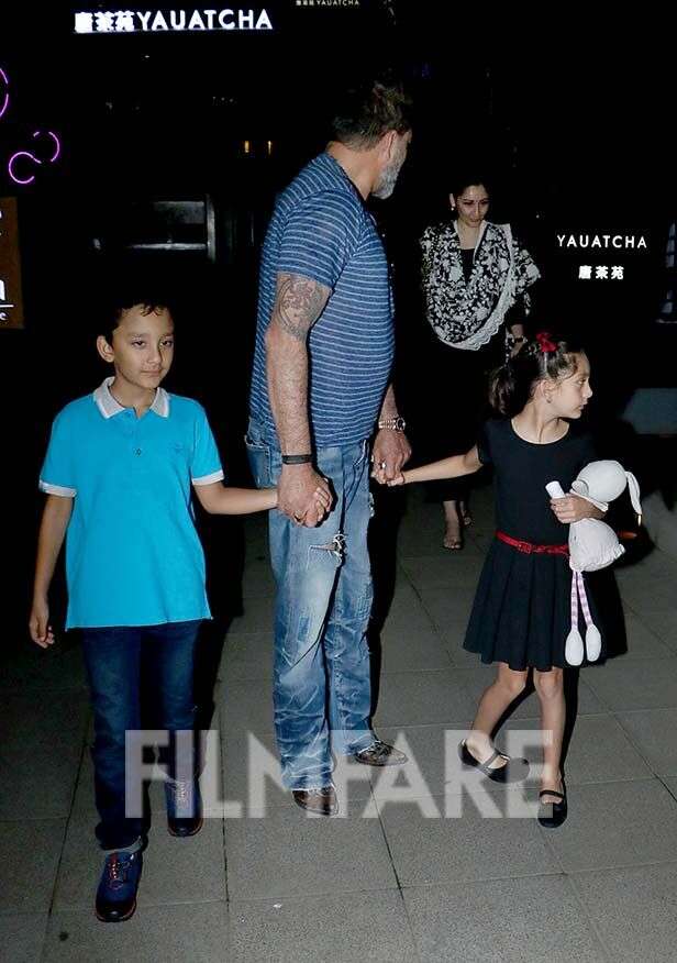 Photos! Sanjay Dutt enjoys a weekend dinner with family | Filmfare.com