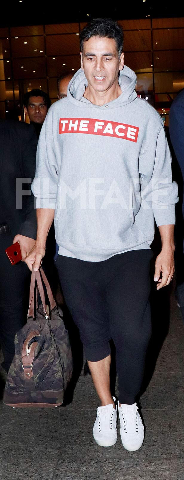 Akshay Kumar returns from London looking handsome as ever | Filmfare.com