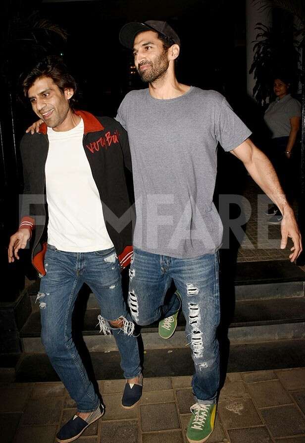 Hrithik Roshan,Kriti Sanon, Aditya Roy Kapur clicked at a hotspot in ...