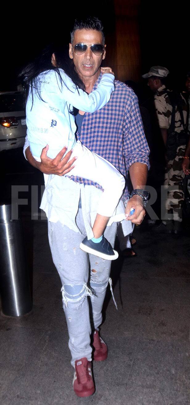 Akshay Kumar and Twinkle Khanna head to London with Nitara | Filmfare.com