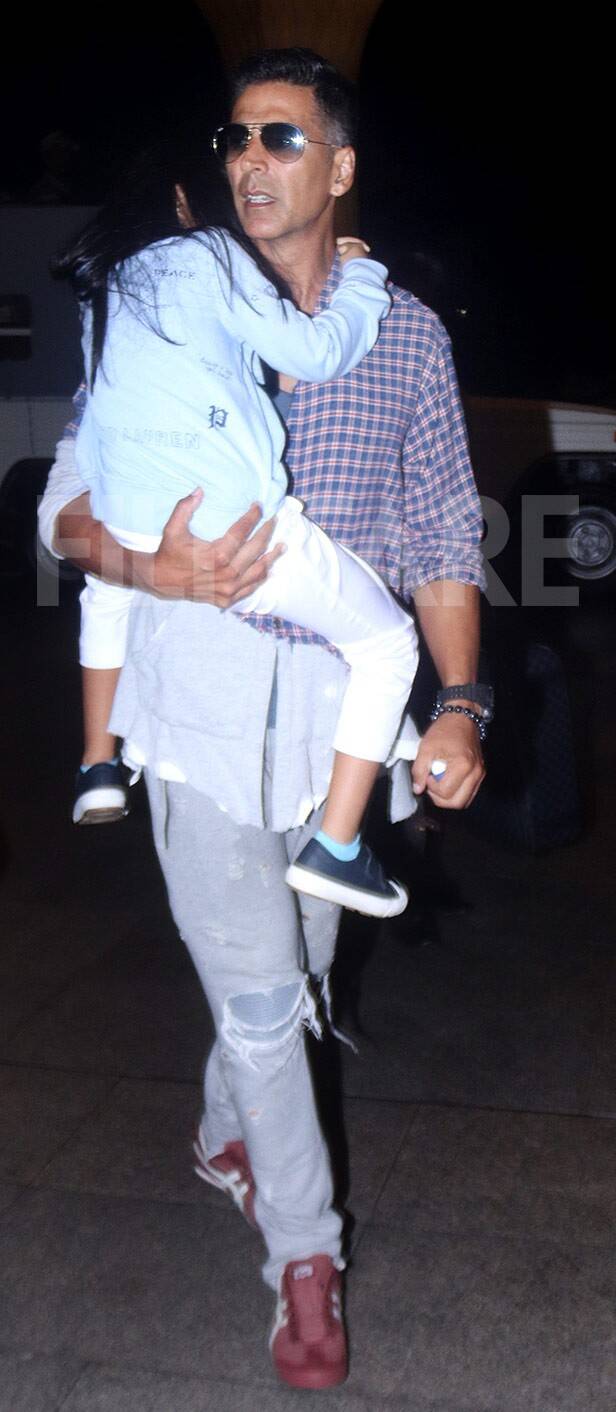 Akshay Kumar and Twinkle Khanna head to London with Nitara | Filmfare.com