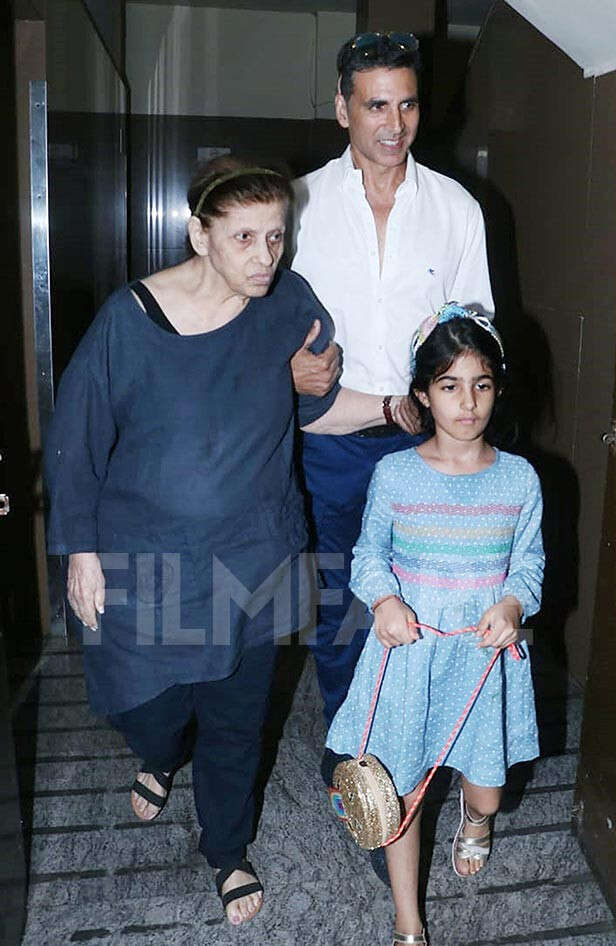 Akshay Kumar enjoys a movie night with his family | Filmfare.com