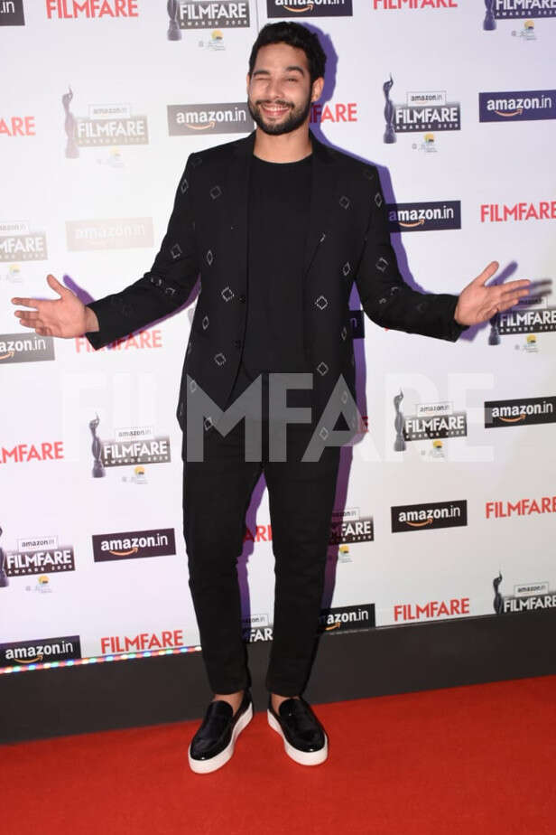 Vidya Balan, Siddhanth Chaturvedi at 65th Amazon Filmfare Awards ...