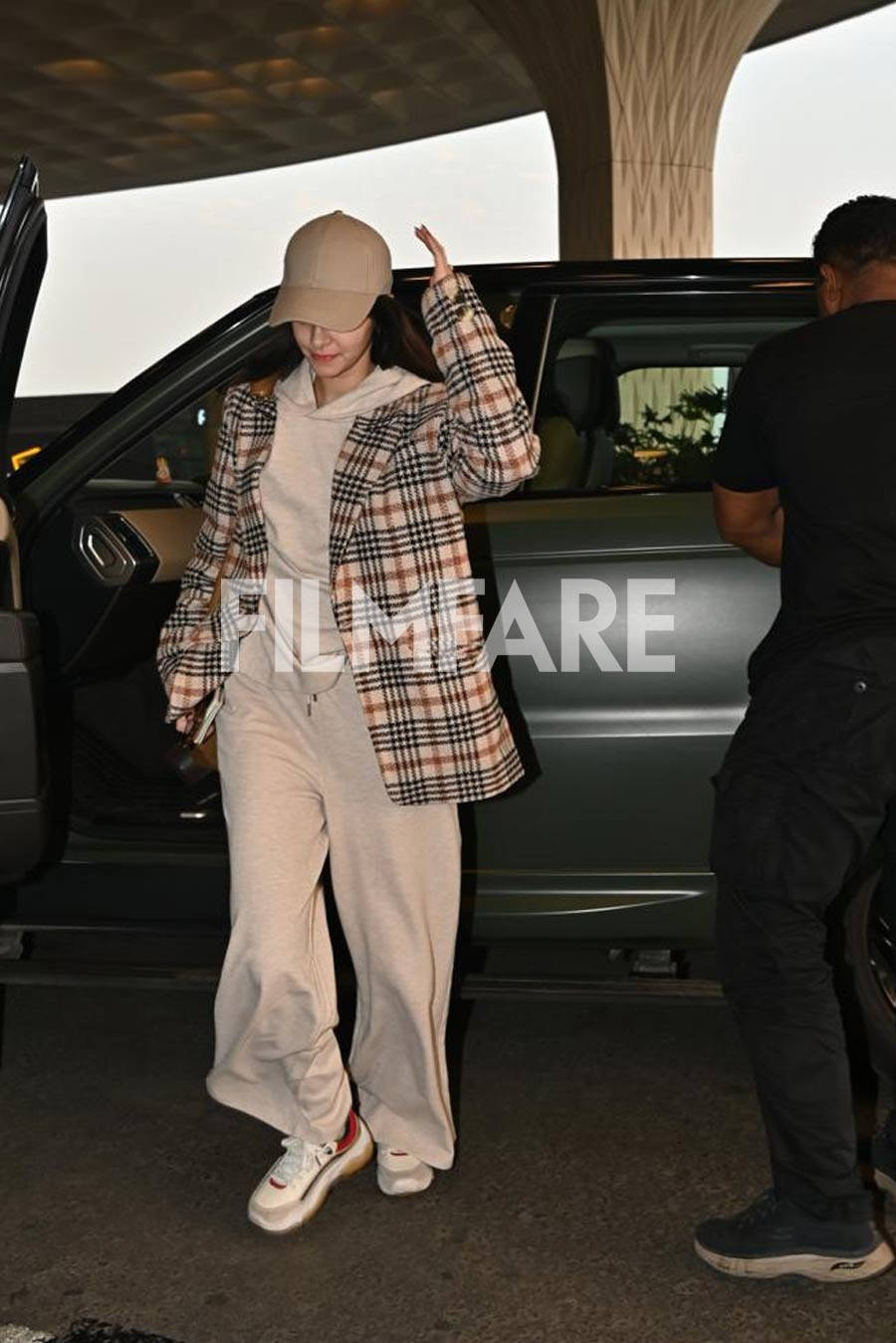 Aditya Roy Kapur and Ananya Panday twin at the airport as they leave ... Aditya Roy Kapur and Ananya Panday twin at the airport as they leave ...