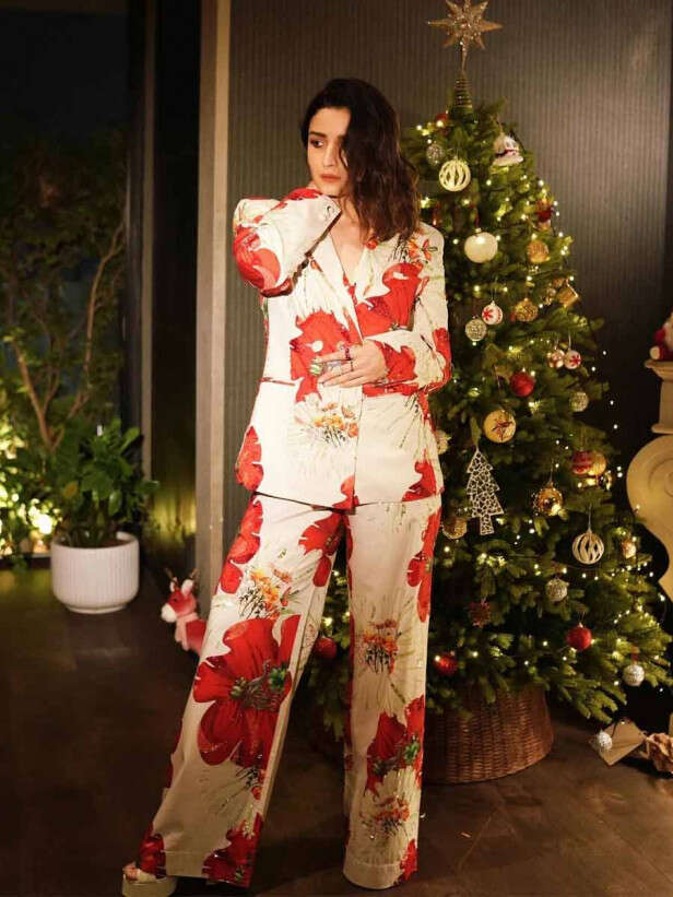 Alia Bhatt celebrates Christmas with her cute cat Edward | Filmfare.com