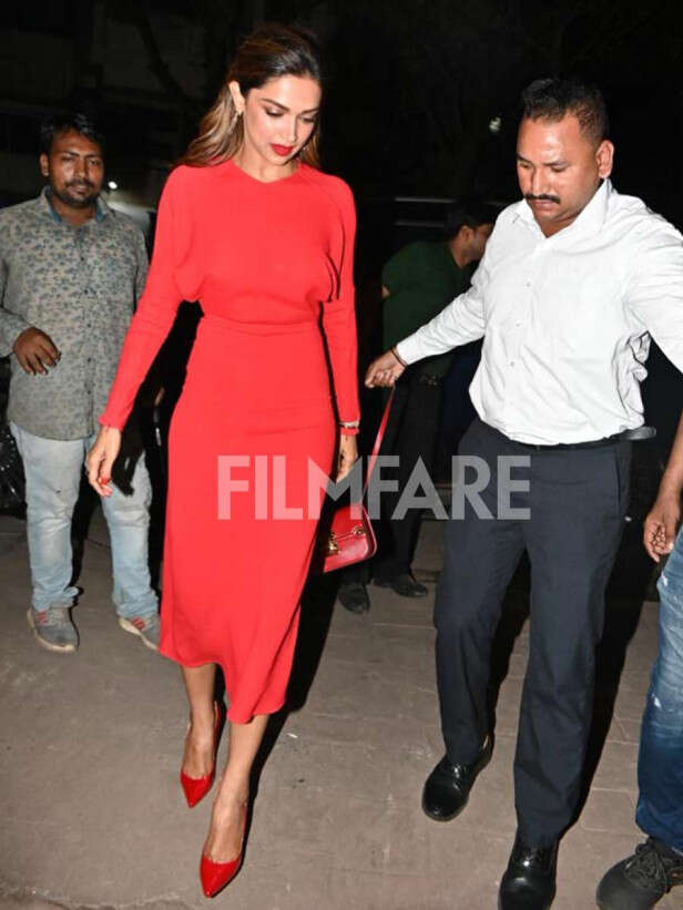 Shah Rukh Khan, Deepika Padukone and others attend a star-studded bash. Pics: | Filmfare.com