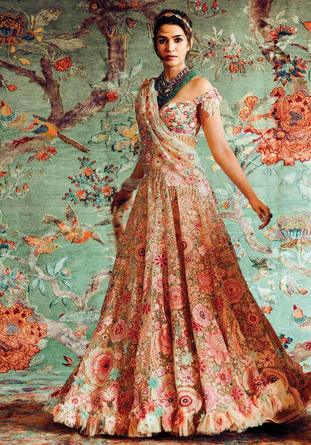 Peach perfect: Kriti Sanon, Kareena Kapoor Khan and others who aced the ...