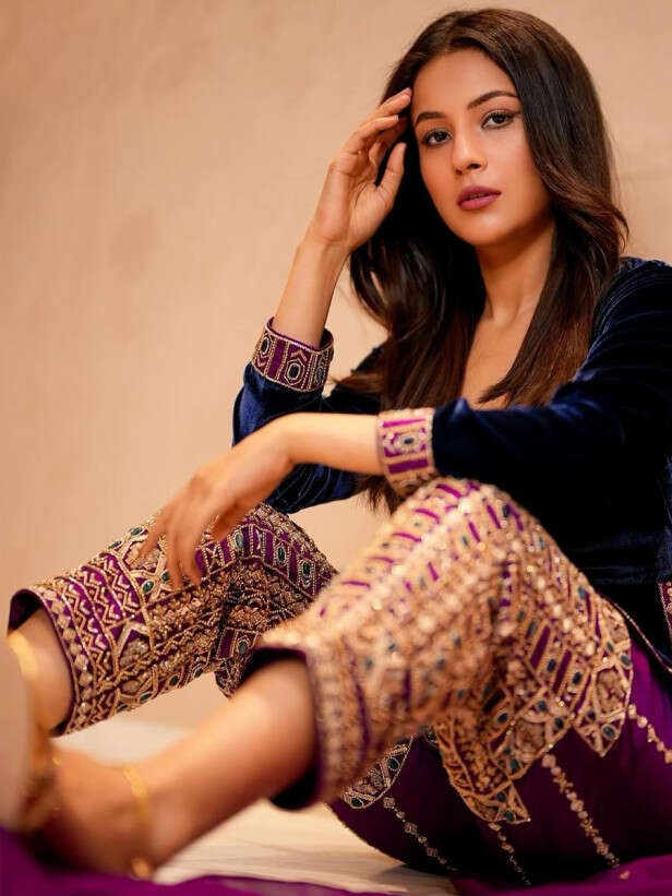 Baba Siddique Iftaar Party: Shehnaaz Gill spells elegance in a ...