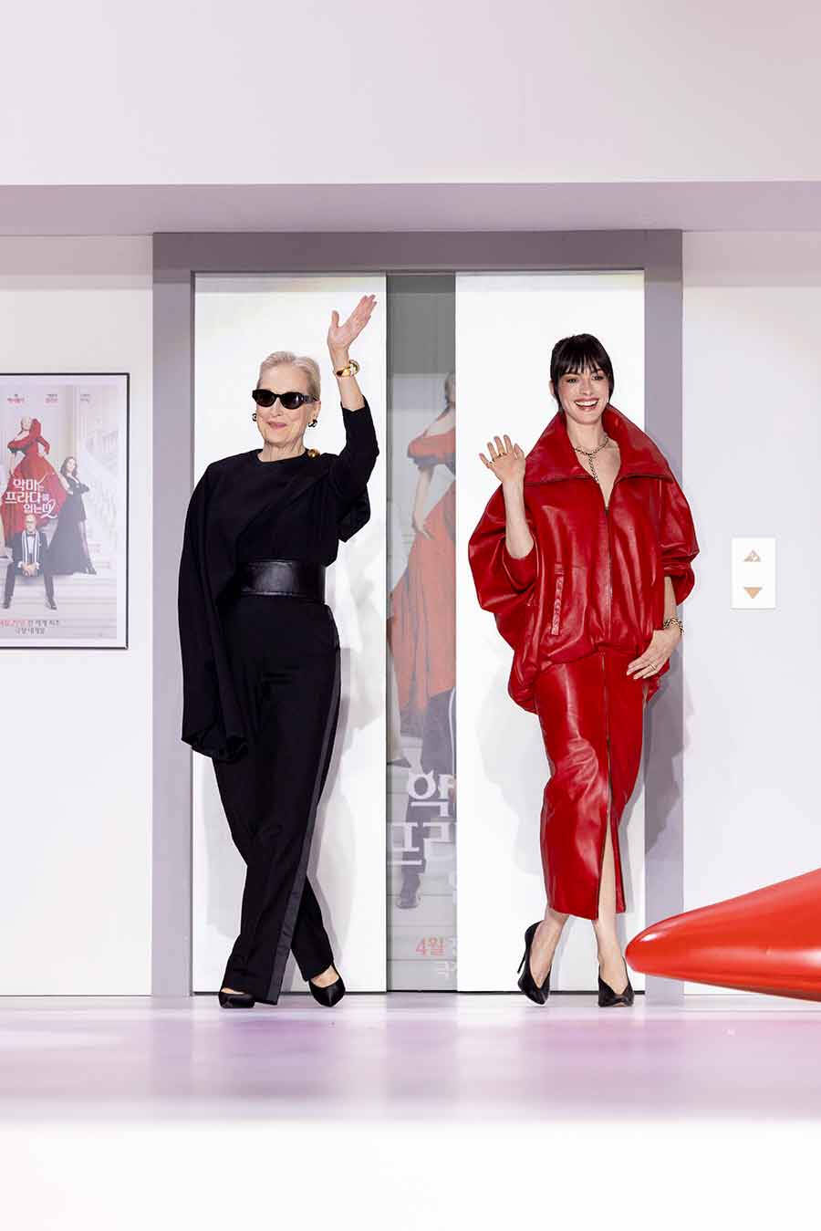 Photos: The Devil Wears Prada 2 Divas Meryl Streep and Anne Hathaway ...