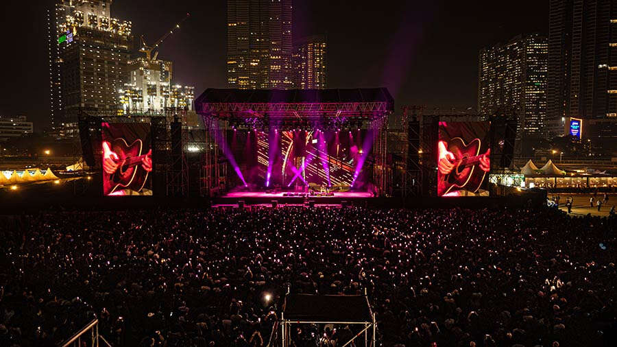 PHOTOS: John Mayer Makes Exceptional Mumbai Debut, Performs Slow ...