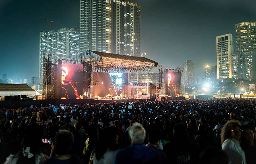 PHOTOS: John Mayer Makes Exceptional Mumbai Debut, Performs Slow ...