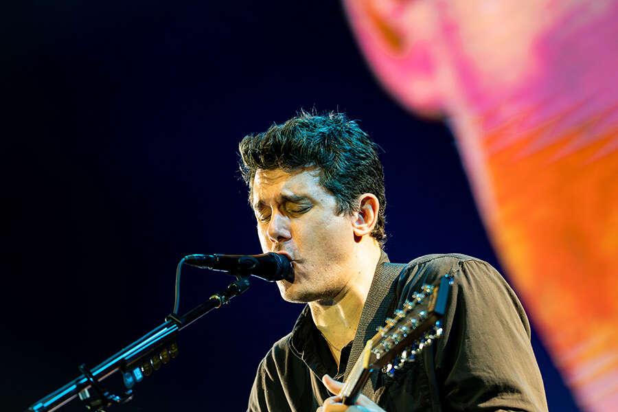 PHOTOS: John Mayer Makes Exceptional Mumbai Debut, Performs Slow ...