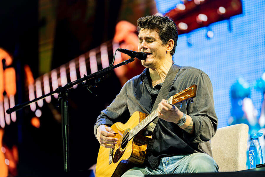 PHOTOS: John Mayer Makes Exceptional Mumbai Debut, Performs Slow ...