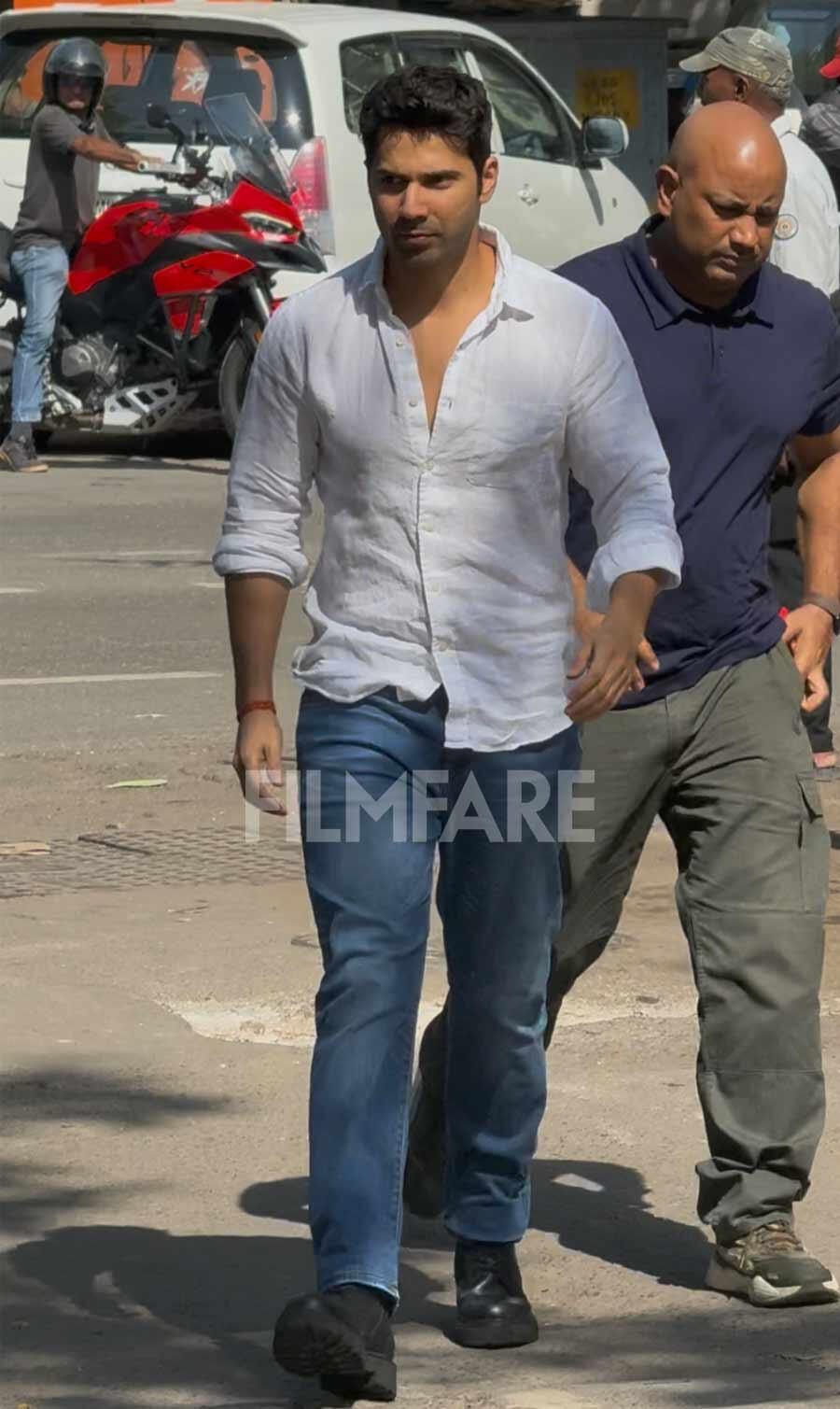 Saif Ali Khan, Farhan Akhtar and more attend Pahlaj Nihalani's funeral ...