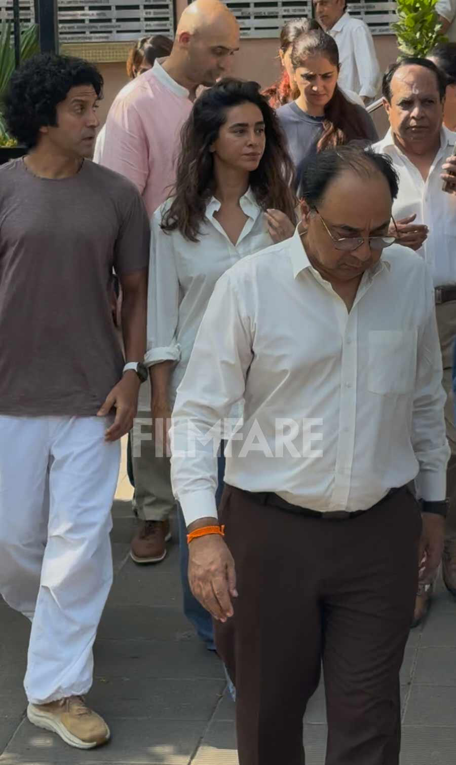 Saif Ali Khan, Farhan Akhtar and more attend Pahlaj Nihalani's funeral ...