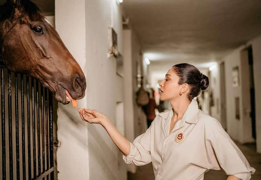 Regina Cassandra Adopts a Horse Named Milton Keynes | Filmfare.com