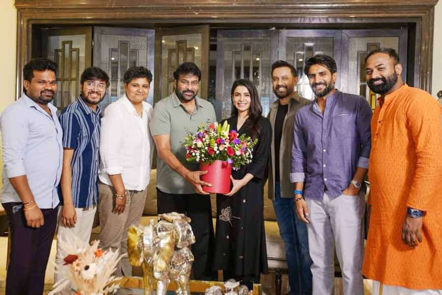 Chiranjeevi Meets Samantha Ruth Prabhu, Raj Nidimoru and Praises Maa ...