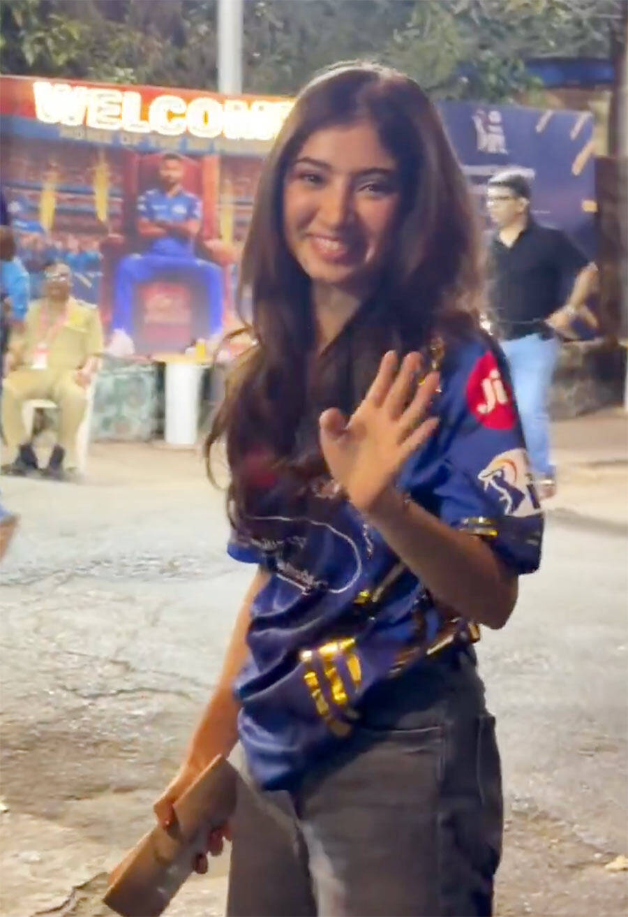 IPL 2026: Sara Arjun, Ananya Panday and others light up Wankhede ...