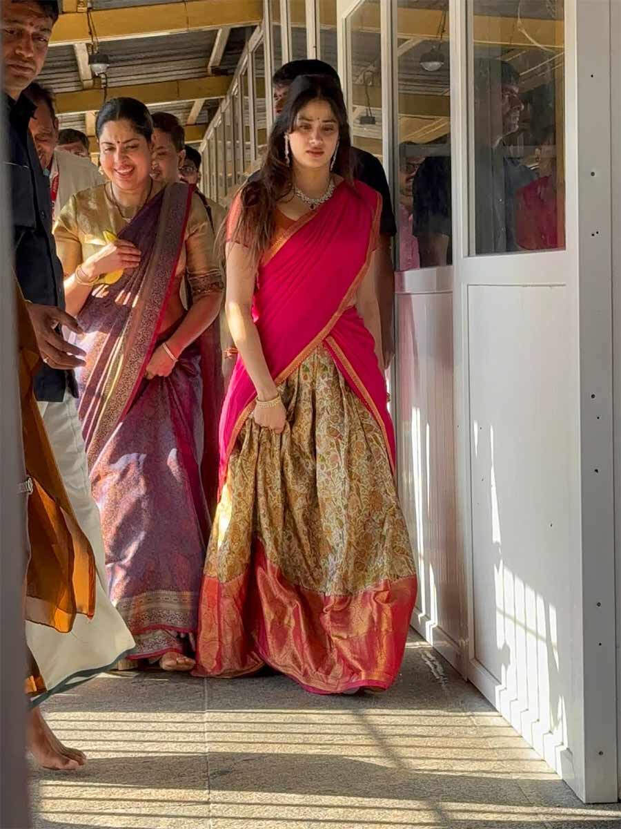 WATCH: Janhvi Kapoor Visits Tirumala Temple to Celebrate 29th Birthday ...