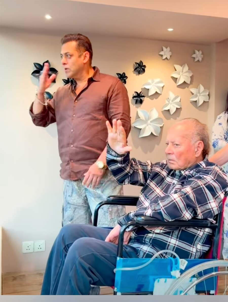 Salman Khan Celebrates Eid 2026 With Salim Khan, Greets Fans In ...