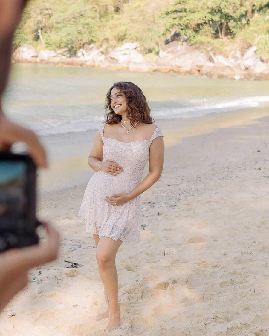 Photos: Reba John and Joemon Joseph look adorable in pregnancy ...